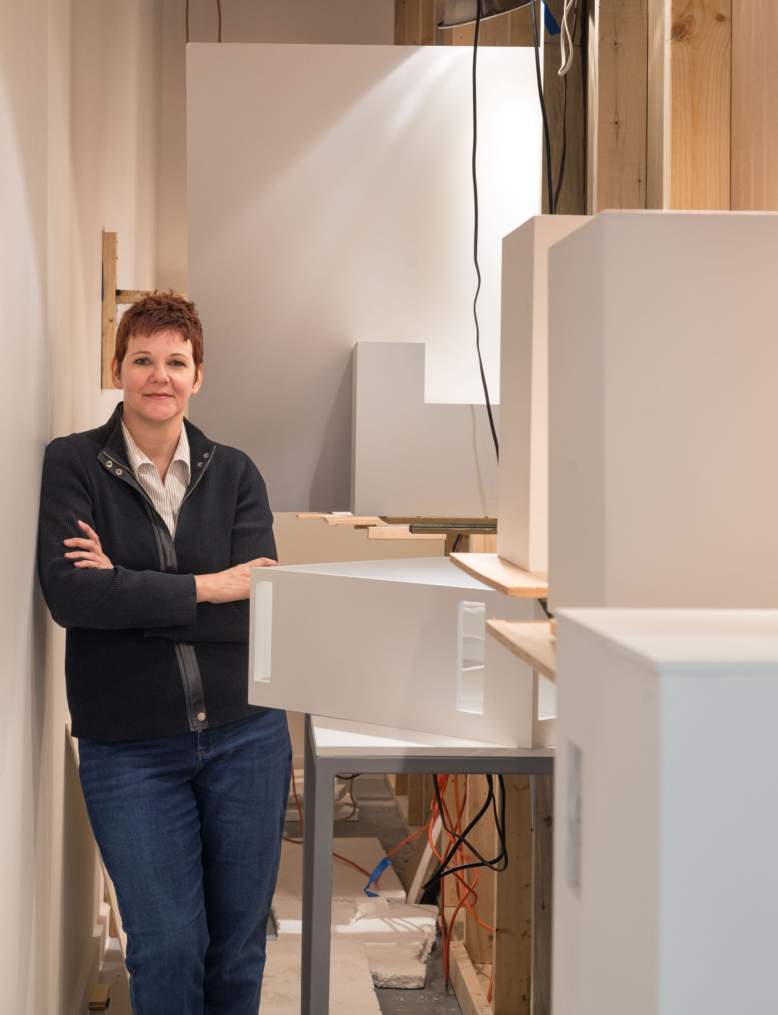 Behind the scene (wall) with Jill Downen – GOOD ART NEWS